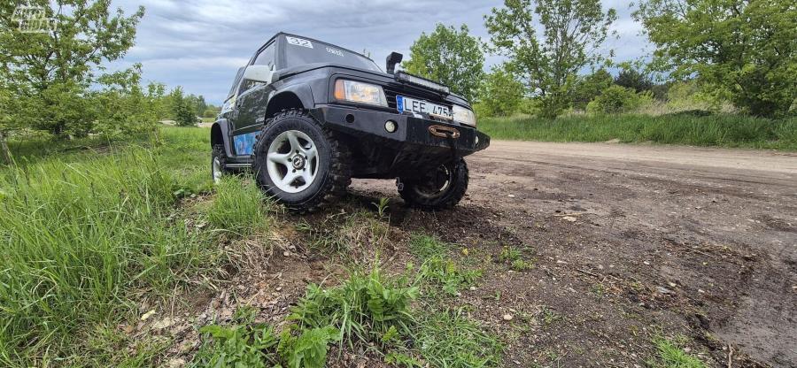 Suzuki Vitara 1994 in Vilnius, with an engine capacity of 1.60 L and mileage of 40 thousand km for 3299 €, photo 1 on AUTOMOTO.COM.LV