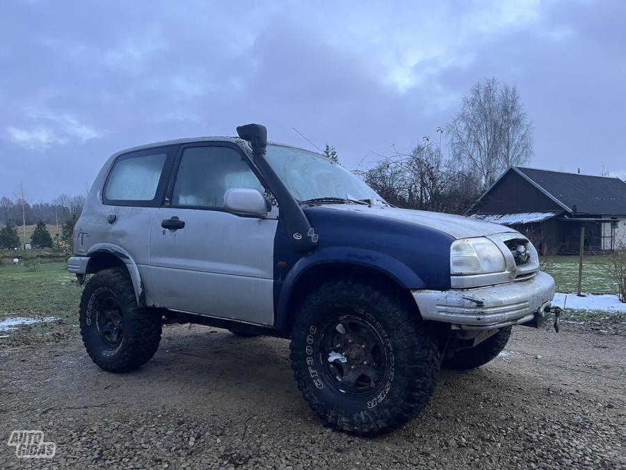 Suzuki Vitara 2001 in Raseiniai, with an engine capacity of 2.00 L and mileage of 111 thousand km for 1700 €, photo 1 on AUTOMOTO.COM.LV