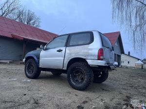 Suzuki Vitara 2001 in Raseiniai, with an engine capacity of 2.00 L and mileage of 111 thousand km for 1700 €, photo 4 on AUTOMOTO.COM.LV