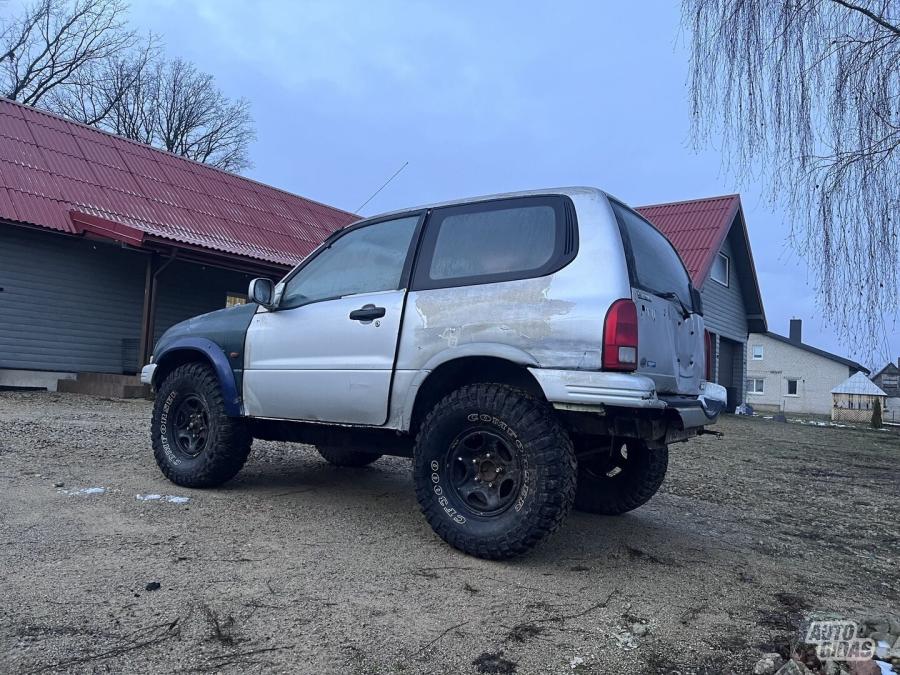 Suzuki Vitara 2001 in Raseiniai, with an engine capacity of 2.00 L and mileage of 111 thousand km for 1700 €, photo 4 on AUTOMOTO.COM.LV