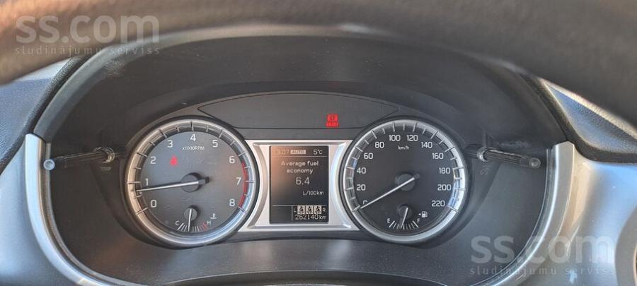 Suzuki Vitara 2016 in Riga, with an engine capacity of 1.60 L and mileage of 262 thousand km for 7000 €, photo 9 on AUTOMOTO.COM.LV
