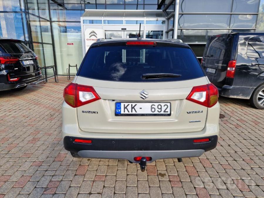Suzuki Vitara 2016 in Riga, with an engine capacity of 1.60 L and mileage of 155 thousand km for 8500 €, photo 6 on AUTOMOTO.COM.LV
