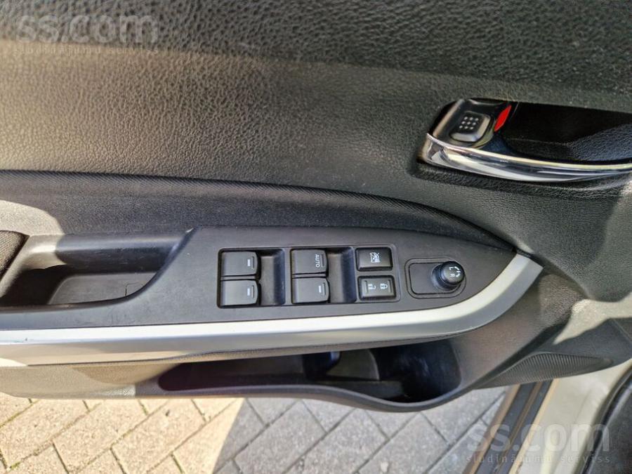 Suzuki Vitara 2016 in Riga, with an engine capacity of 1.60 L and mileage of 155 thousand km for 8500 €, photo 19 on AUTOMOTO.COM.LV
