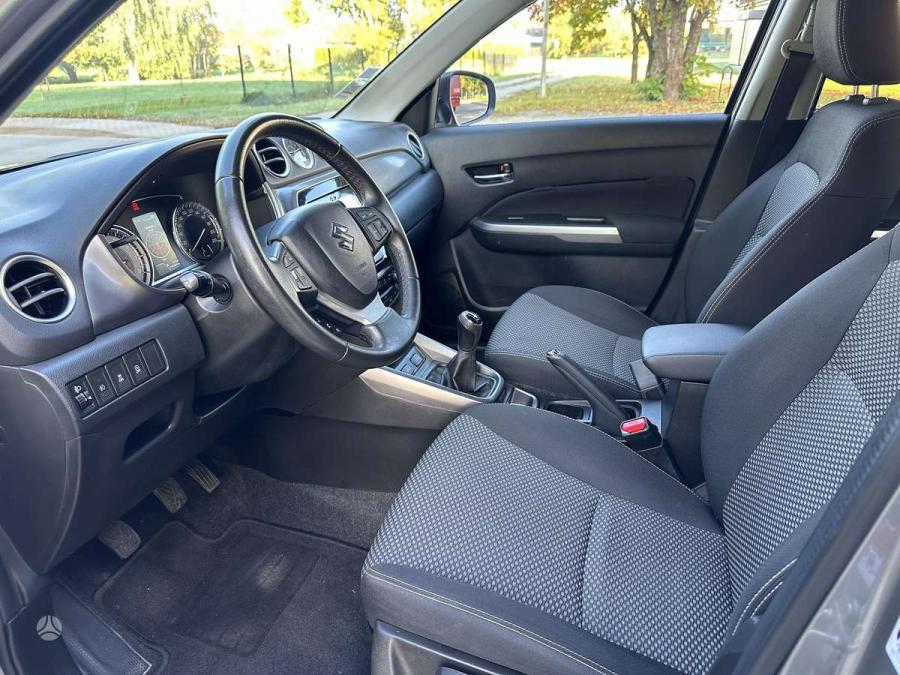 Suzuki Vitara 2019 in Taurage, with an engine capacity of 1.00 L and mileage of 134 thousand km for 8700 €, photo 15 on AUTOMOTO.COM.LV