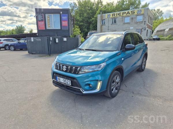 Suzuki Vitara 2022 in Riga, with an engine capacity of 1.40 L and mileage of 32 thousand km for 16490 €, photo 1 on AUTOMOTO.COM.LV