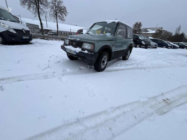 Green Suzuki Vitara 1991 in Taurage, with an engine capacity of 1.59 L and mileage of 222 thousand km for 2000 €, photo 2 on AUTOMOTO.COM.LV