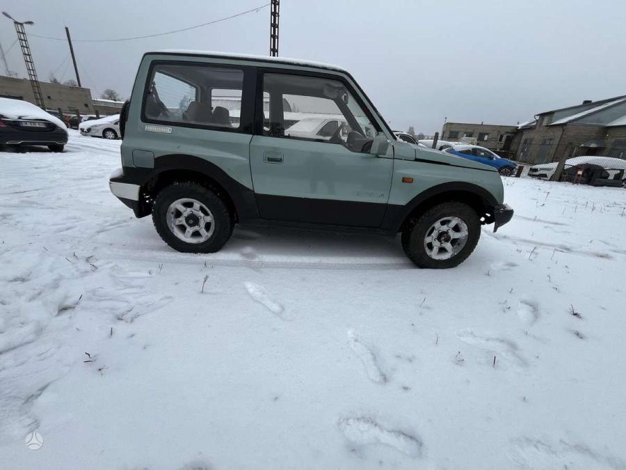 Green Suzuki Vitara 1991 in Taurage, with an engine capacity of 1.59 L and mileage of 222 thousand km for 2100 €, photo 1 on AUTOMOTO.COM.LV