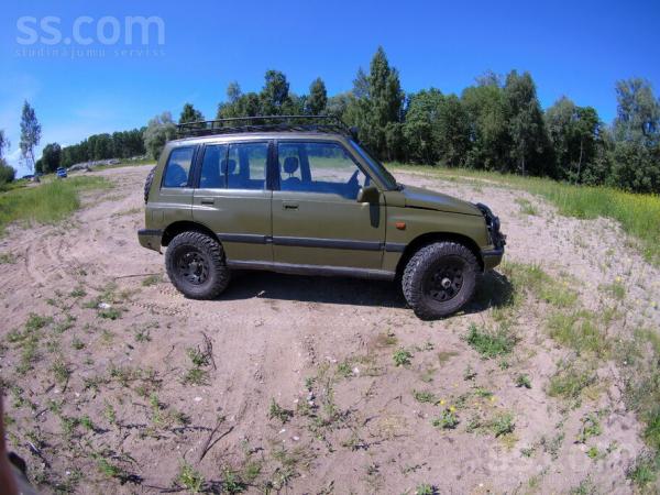 Green Suzuki Vitara 1995 in Riga, with an engine capacity of 1.60 L and mileage of 321 thousand km for 2000 €, photo 2 on AUTOMOTO.COM.LV