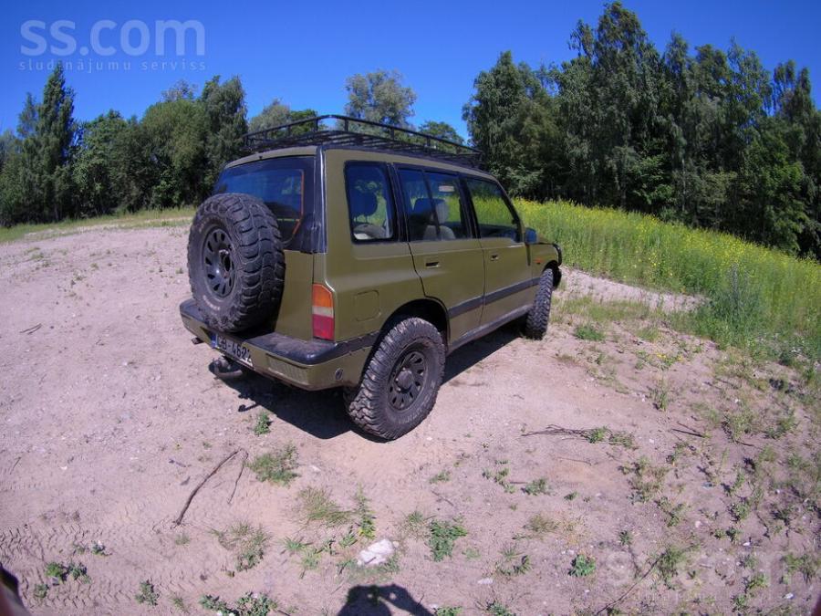 Green Suzuki Vitara 1995 in Riga, with an engine capacity of 1.60 L and mileage of 321 thousand km for 2000 €, photo 4 on AUTOMOTO.COM.LV