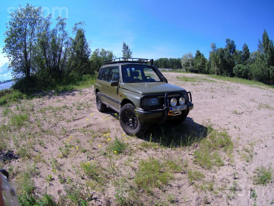 Green Suzuki Vitara 1995 in Riga, with an engine capacity of 1.60 L and mileage of 321 thousand km for 2000 €, photo 6 on AUTOMOTO.COM.LV