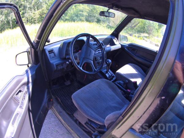 Green Suzuki Vitara 1995 in Riga, with an engine capacity of 1.60 L and mileage of 321 thousand km for 2000 €, photo 6 on AUTOMOTO.COM.LV