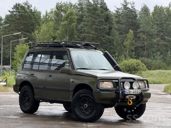 Green Suzuki Vitara 1995 in Riga, with an engine capacity of 1.60 L and mileage of 320 thousand km for 3100 €, photo 1 on AUTOMOTO.COM.LV
