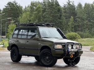 Green Suzuki Vitara 1995 in Riga, with an engine capacity of 1.60 L and mileage of 320 thousand km for 3100 €, photo  on AUTOMOTO.COM.LV