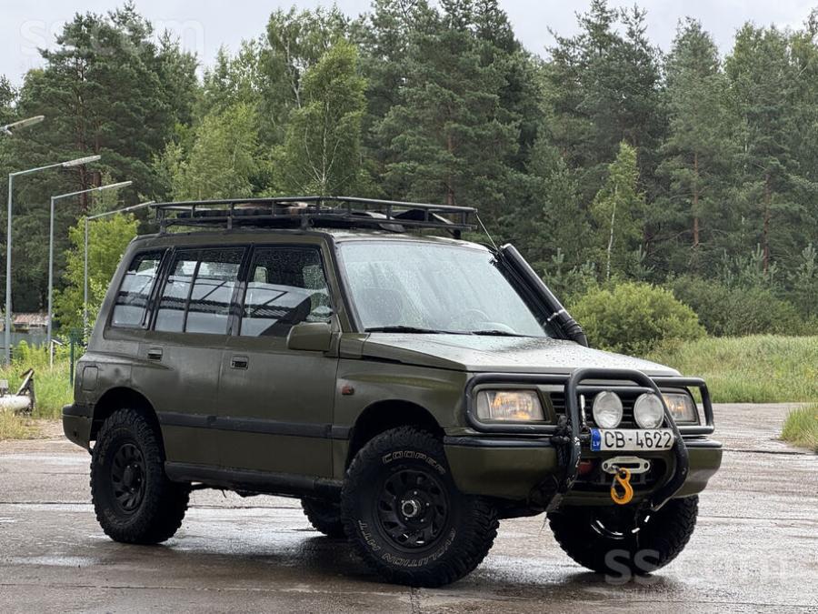 Zaļš Suzuki Vitara 1995 Rīga, ar dzinēja tilpumu 1.60 L un nobraukumu 320 tūkst. km par 3100 €, foto 1 vietnē AUTOMOTO.COM.LV
