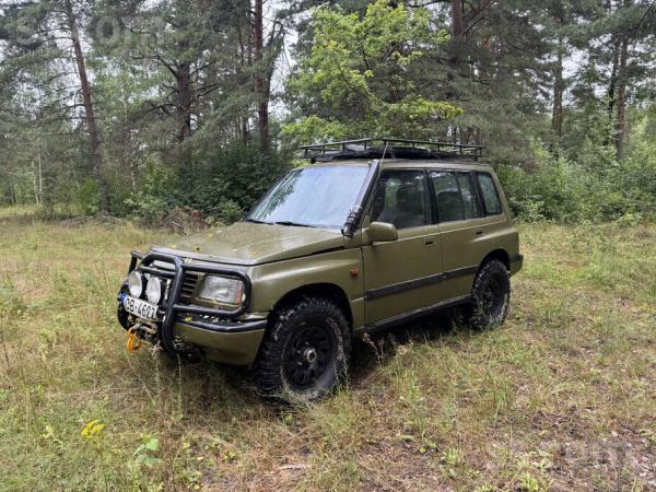 Green Suzuki Vitara 1995 in Riga, with an engine capacity of 1.60 L and mileage of 320 thousand km for 3100 €, photo 2 on AUTOMOTO.COM.LV
