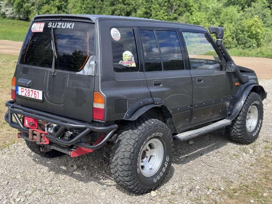 Green Suzuki Vitara 1995 in Kaunas, with an engine capacity of 2.00 L and mileage of 215 thousand km for 4550 €, photo 7 on AUTOMOTO.COM.LV