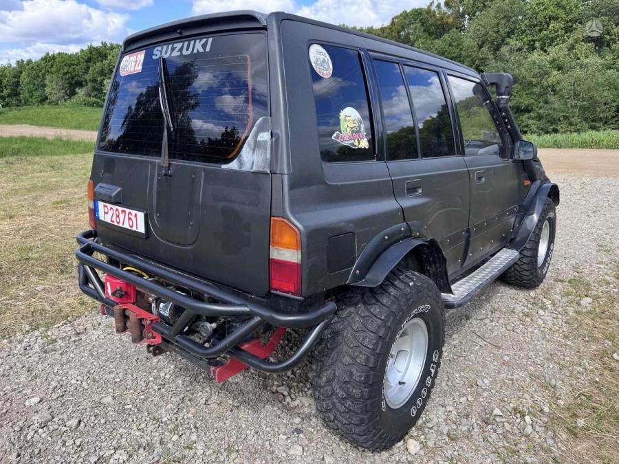 Green Suzuki Vitara 1995 in Kaunas, with an engine capacity of 2.00 L and mileage of 215 thousand km for 4550 €, photo 8 on AUTOMOTO.COM.LV
