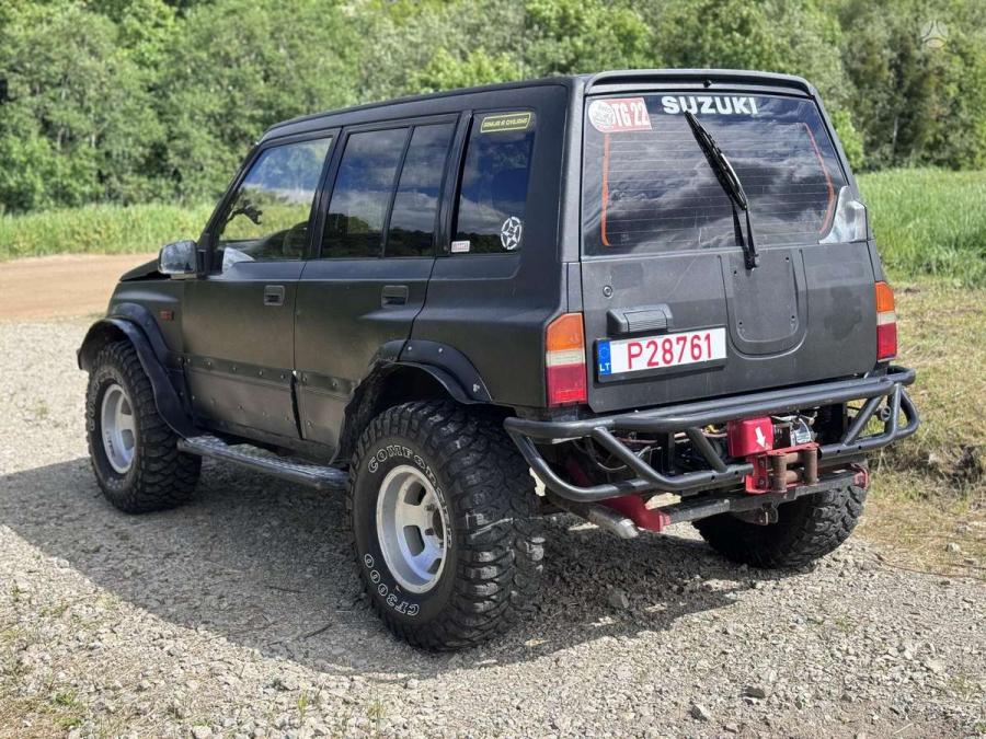 Green Suzuki Vitara 1995 in Kaunas, with an engine capacity of 2.00 L and mileage of 215 thousand km for 4550 €, photo 11 on AUTOMOTO.COM.LV