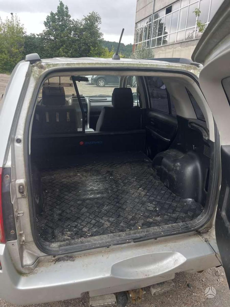 Pelēks Suzuki Vitara 2006 Viļņa, ar dzinēja tilpumu 1.91 L un nobraukumu 340 tūkst. km par 2000 €, foto 6 vietnē AUTOMOTO.COM.LV