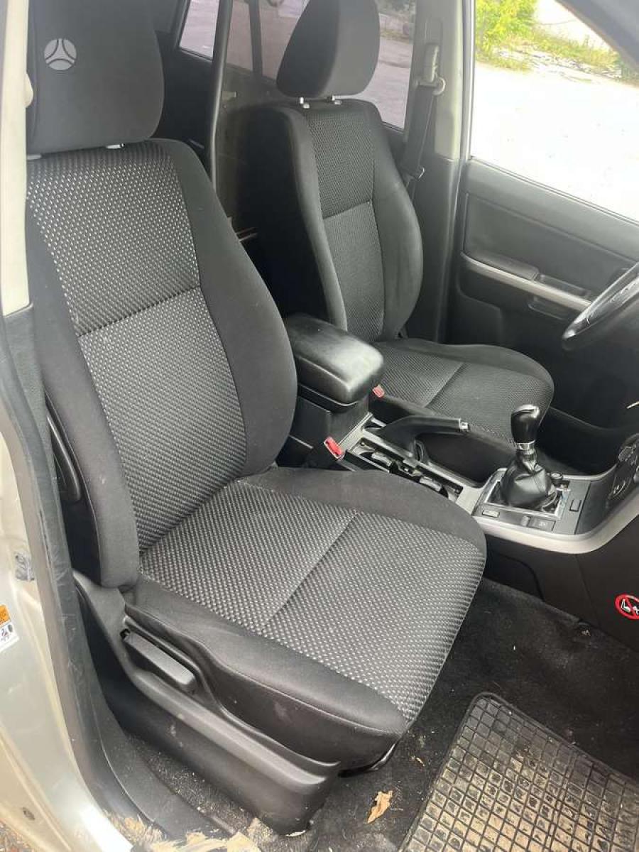 Pelēks Suzuki Vitara 2006 Viļņa, ar dzinēja tilpumu 1.91 L un nobraukumu 340 tūkst. km par 2000 €, foto 7 vietnē AUTOMOTO.COM.LV