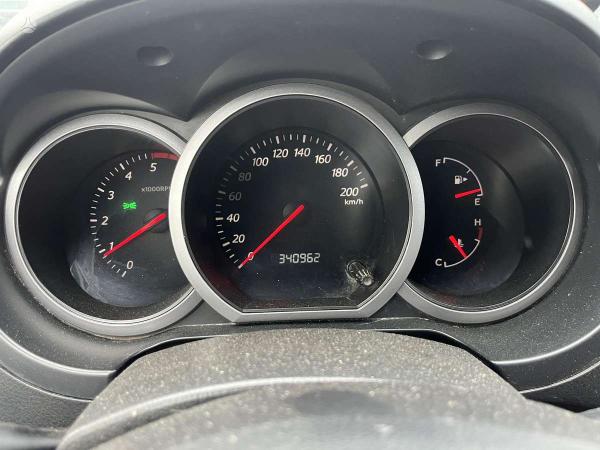 Grey Suzuki Vitara 2006 in Vilnius, with an engine capacity of 1.91 L and mileage of 340 thousand km for 1990 €, photo 9 on AUTOMOTO.COM.LV