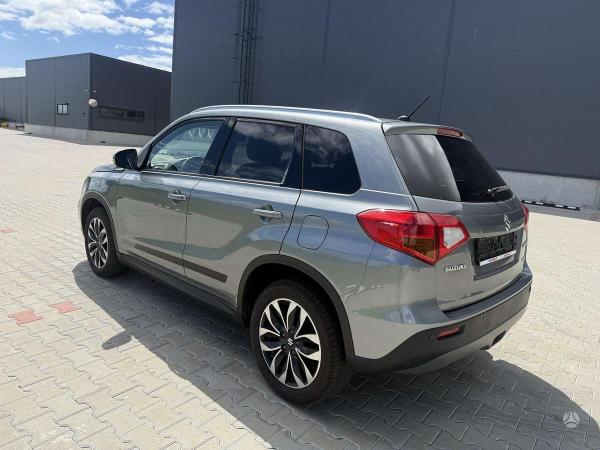 Grey Suzuki Vitara 2015 in Siauliai, with an engine capacity of 1.60 L and mileage of 240 thousand km for 7400 €, photo 5 on AUTOMOTO.COM.LV
