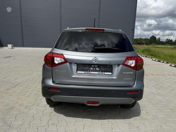 Grey Suzuki Vitara 2015 in Siauliai, with an engine capacity of 1.60 L and mileage of 240 thousand km for 7400 €, photo 6 on AUTOMOTO.COM.LV