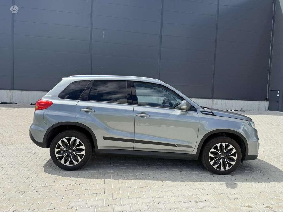 Pelēks Suzuki Vitara 2015 Šauļi, ar dzinēja tilpumu 1.60 L un nobraukumu 240 tūkst. km par 7400 €, foto 9 vietnē AUTOMOTO.COM.LV