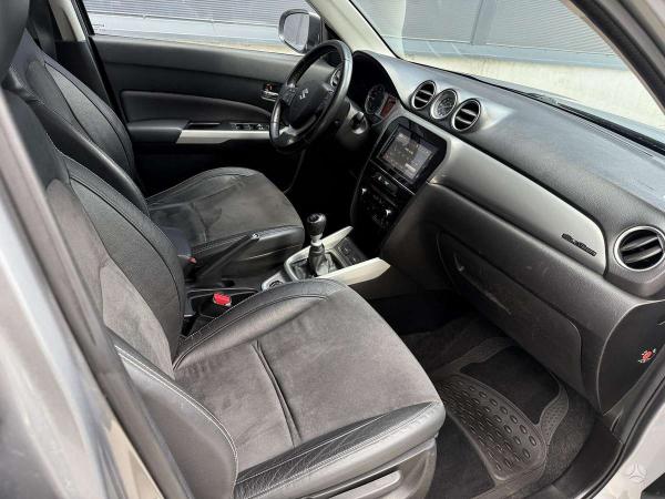 Grey Suzuki Vitara 2015 in Siauliai, with an engine capacity of 1.60 L and mileage of 240 thousand km for 7400 €, photo 9 on AUTOMOTO.COM.LV