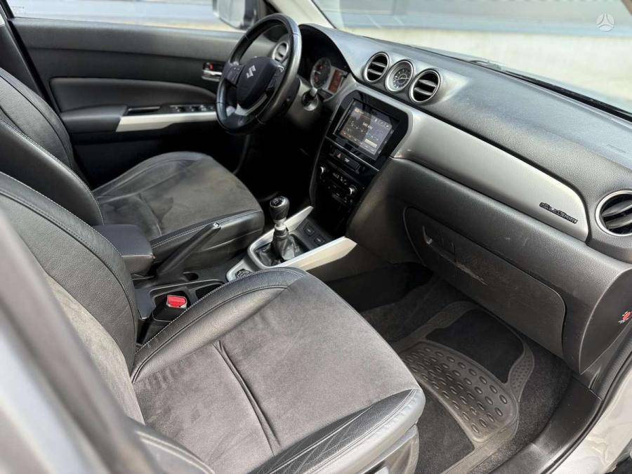 Pelēks Suzuki Vitara 2015 Šauļi, ar dzinēja tilpumu 1.60 L un nobraukumu 240 tūkst. km par 7400 €, foto 11 vietnē AUTOMOTO.COM.LV