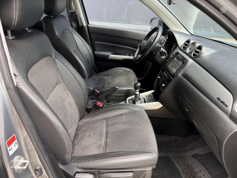 Pelēks Suzuki Vitara 2015 Šauļi, ar dzinēja tilpumu 1.60 L un nobraukumu 240 tūkst. km par 7400 €, foto 12 vietnē AUTOMOTO.COM.LV