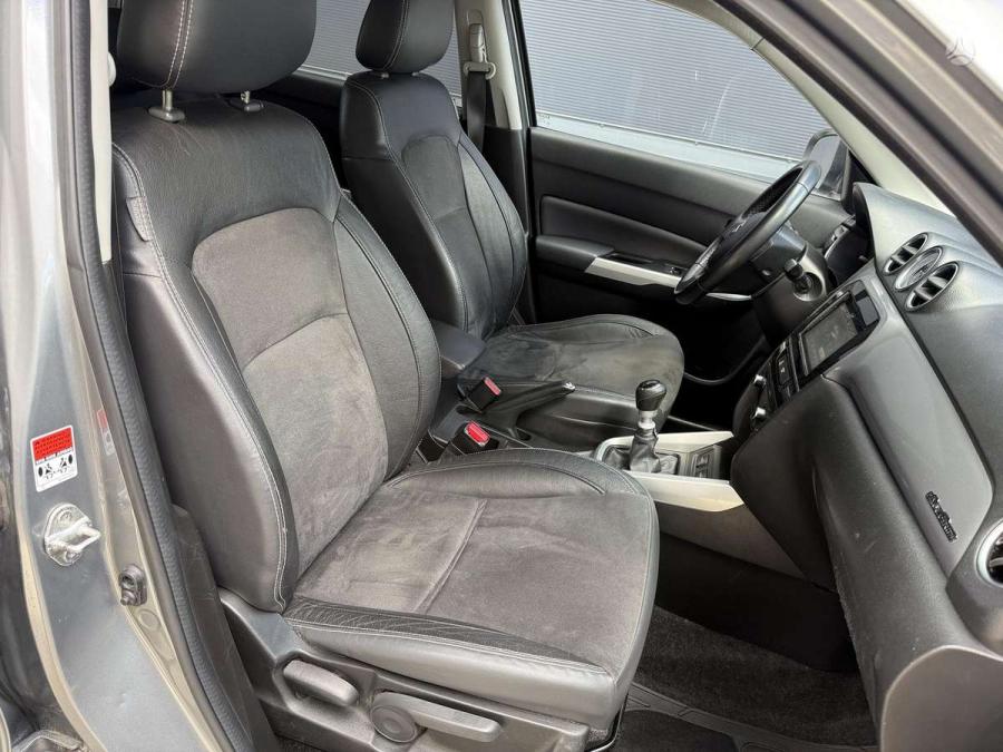Pelēks Suzuki Vitara 2015 Šauļi, ar dzinēja tilpumu 1.60 L un nobraukumu 240 tūkst. km par 7400 €, foto 13 vietnē AUTOMOTO.COM.LV