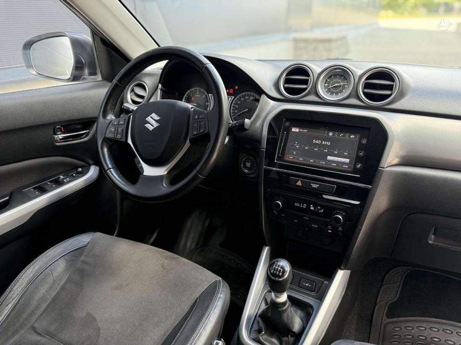 Pelēks Suzuki Vitara 2015 Šauļi, ar dzinēja tilpumu 1.60 L un nobraukumu 240 tūkst. km par 7400 €, foto 14 vietnē AUTOMOTO.COM.LV