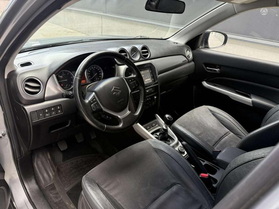 Pelēks Suzuki Vitara 2015 Šauļi, ar dzinēja tilpumu 1.60 L un nobraukumu 240 tūkst. km par 7400 €, foto 15 vietnē AUTOMOTO.COM.LV