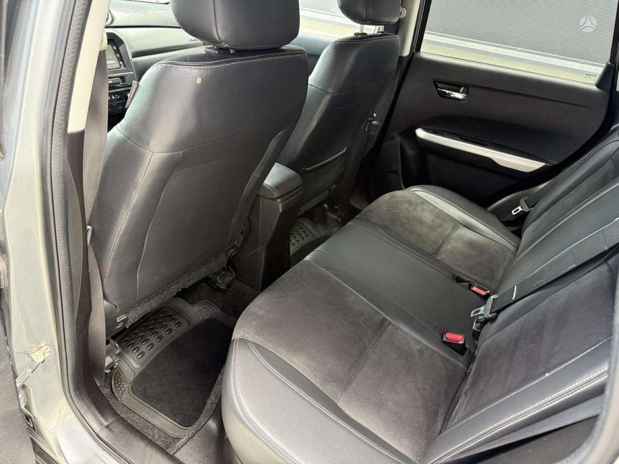 Pelēks Suzuki Vitara 2015 Šauļi, ar dzinēja tilpumu 1.60 L un nobraukumu 240 tūkst. km par 7400 €, foto 17 vietnē AUTOMOTO.COM.LV