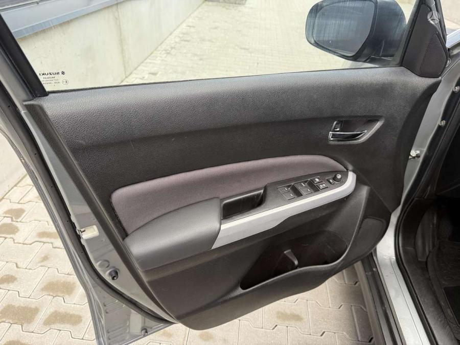 Pelēks Suzuki Vitara 2015 Šauļi, ar dzinēja tilpumu 1.60 L un nobraukumu 240 tūkst. km par 7400 €, foto 21 vietnē AUTOMOTO.COM.LV