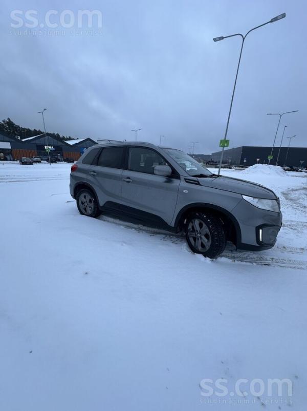 Grey Suzuki Vitara 2017 in Riga, with an engine capacity of 1.60 L and mileage of 129 thousand km for 12350 €, photo 2 on AUTOMOTO.COM.LV