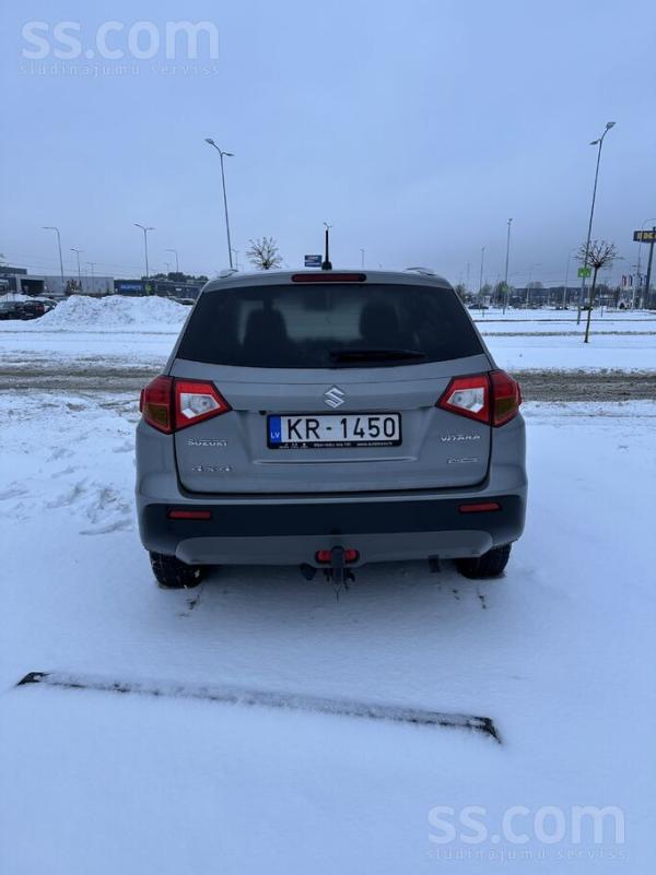 Grey Suzuki Vitara 2017 in Riga, with an engine capacity of 1.60 L and mileage of 129 thousand km for 12350 €, photo 4 on AUTOMOTO.COM.LV