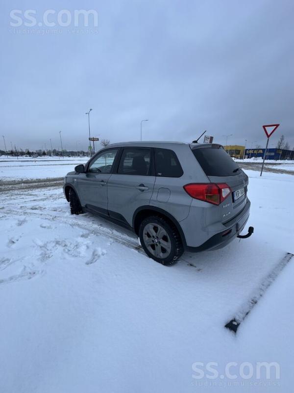 Grey Suzuki Vitara 2017 in Riga, with an engine capacity of 1.60 L and mileage of 129 thousand km for 12350 €, photo 5 on AUTOMOTO.COM.LV
