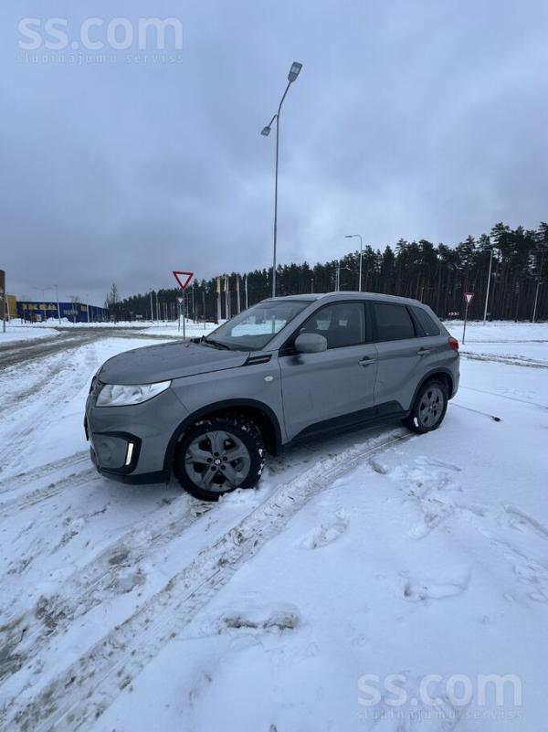 Pelēks Suzuki Vitara 2017 Rīga, ar dzinēja tilpumu 1.60 L un nobraukumu 129 tūkst. km par 11500 €, foto 5 vietnē AUTOMOTO.COM.LV