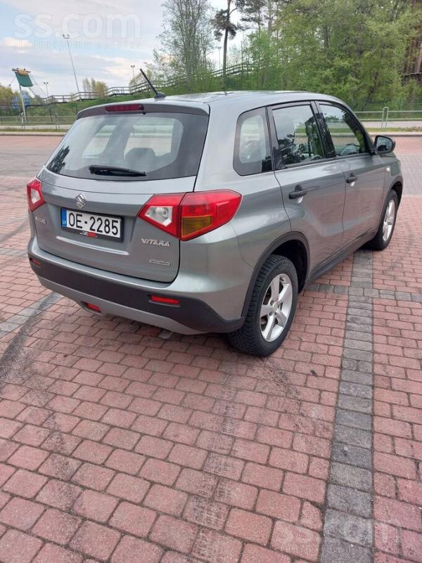 Grey Suzuki Vitara 2017 in Ventspils, with an engine capacity of 1.60 L and mileage of 211 thousand km for 8000 €, photo 3 on AUTOMOTO.COM.LV