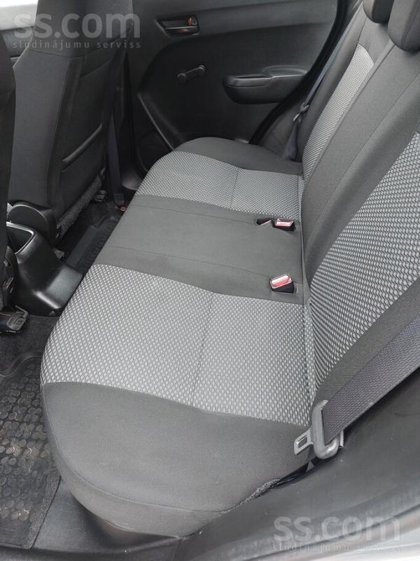 Grey Suzuki Vitara 2017 in Ventspils, with an engine capacity of 1.60 L and mileage of 211 thousand km for 8000 €, photo 6 on AUTOMOTO.COM.LV