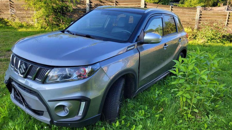 Pelēks Suzuki Vitara 2018 Viļņa, ar dzinēja tilpumu 1.37 L un nobraukumu 143 tūkst. km par 7000 €, foto 1 vietnē AUTOMOTO.COM.LV