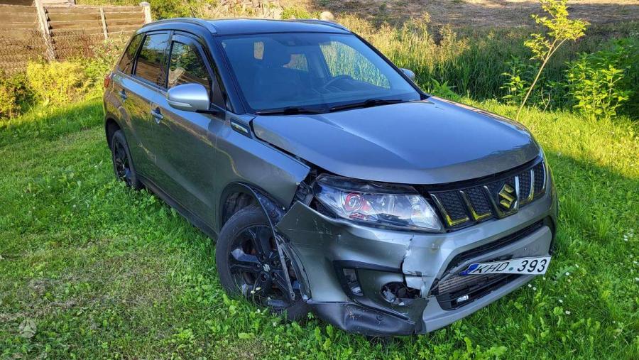 Pelēks Suzuki Vitara 2018 Viļņa, ar dzinēja tilpumu 1.37 L un nobraukumu 143 tūkst. km par 7000 €, foto 7 vietnē AUTOMOTO.COM.LV