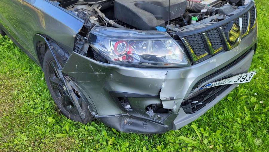 Pelēks Suzuki Vitara 2018 Viļņa, ar dzinēja tilpumu 1.37 L un nobraukumu 143 tūkst. km par 7000 €, foto 18 vietnē AUTOMOTO.COM.LV