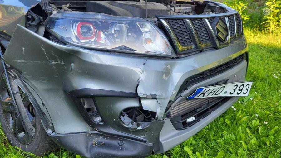 Pelēks Suzuki Vitara 2018 Viļņa, ar dzinēja tilpumu 1.37 L un nobraukumu 143 tūkst. km par 7000 €, foto 20 vietnē AUTOMOTO.COM.LV