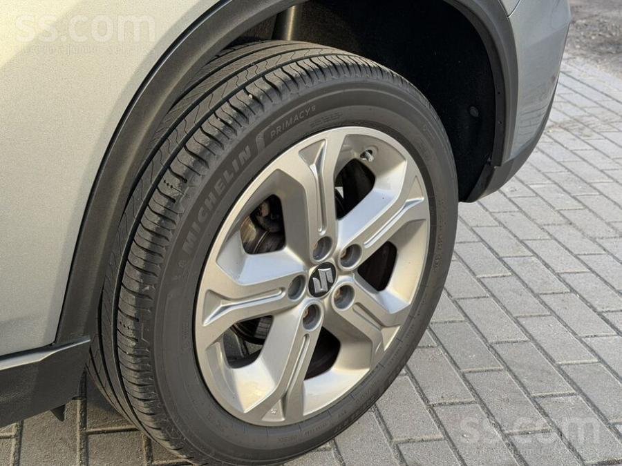 Grey Suzuki Vitara 2018 in Cesis, with an engine capacity of 1.60 L and mileage of 145 thousand km for 9950 €, photo 15 on AUTOMOTO.COM.LV