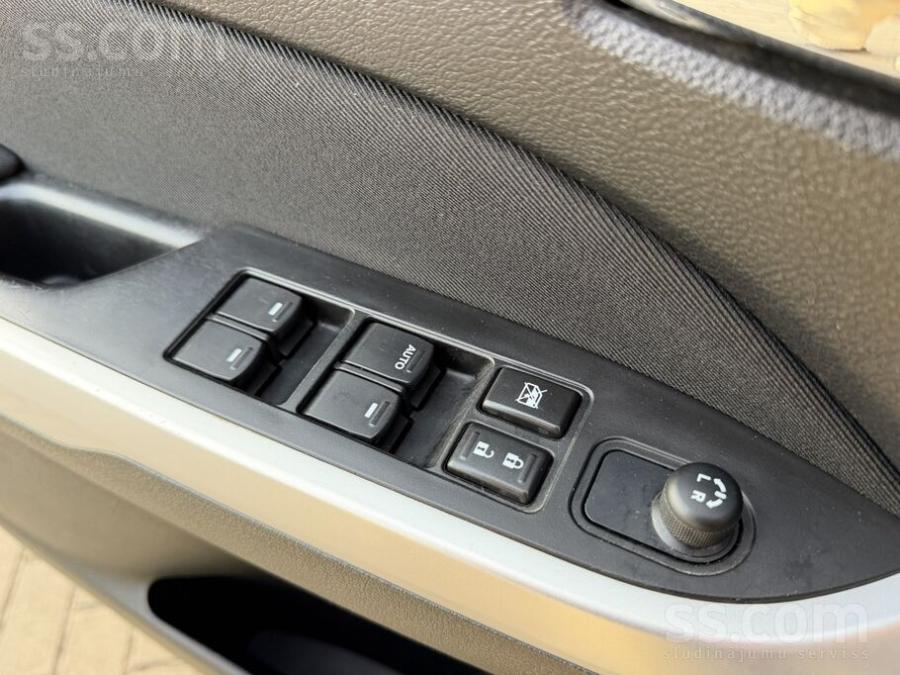 Grey Suzuki Vitara 2018 in Cesis, with an engine capacity of 1.60 L and mileage of 145 thousand km for 9950 €, photo 27 on AUTOMOTO.COM.LV
