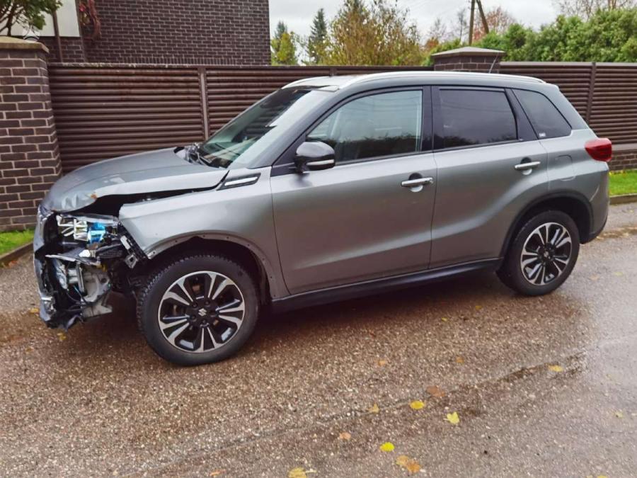 Grey Suzuki Vitara 2019 in Kaunas, with an engine capacity of 1.40 L and mileage of 200 thousand km for 6800 €, photo 6 on AUTOMOTO.COM.LV