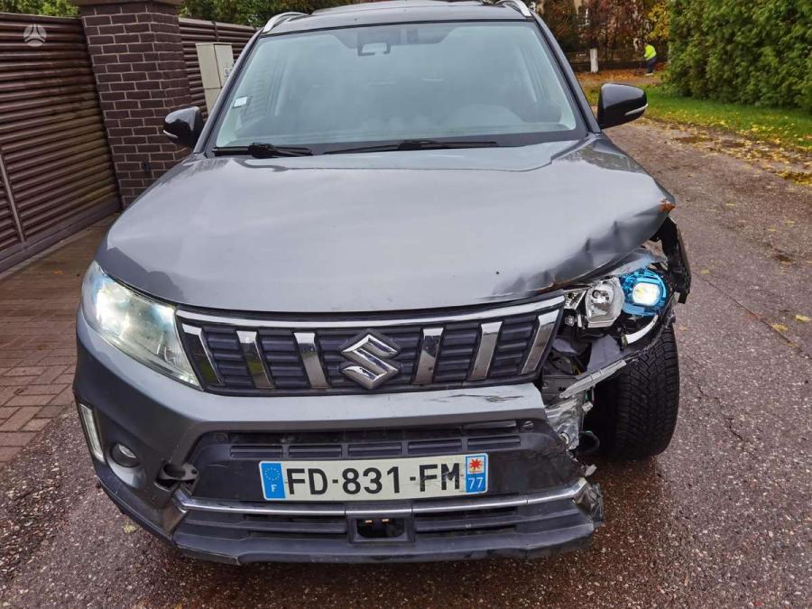 Grey Suzuki Vitara 2019 in Kaunas, with an engine capacity of 1.40 L and mileage of 200 thousand km for 6800 €, photo 28 on AUTOMOTO.COM.LV